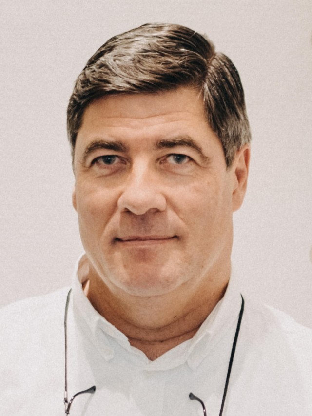 Dr. med. dent. Klaus Harms Lebenslauf | Dr. Klaus & Dr. Sabine Harms